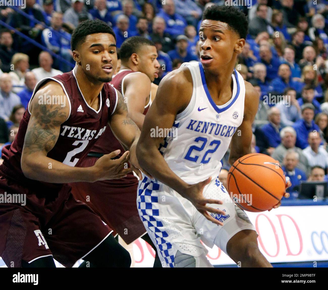 Kentucky's Shai Gilgeous-Alexander (22) looks for an opening on Texas A ...
