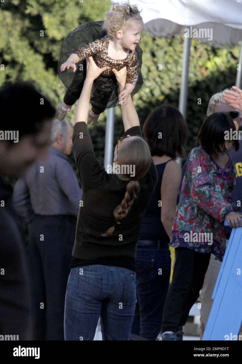 Actress Amy Adams spends a day at Mr Bones Pumpkin Patch with husband ...
