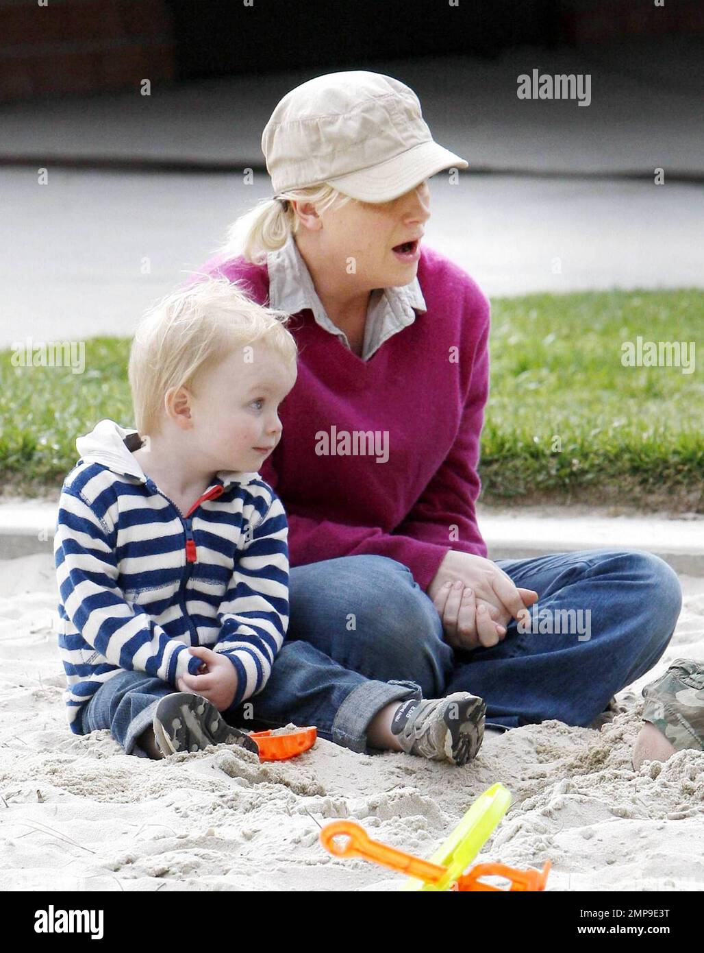 Amy poehler and abel arnett hi-res stock photography and images - Alamy