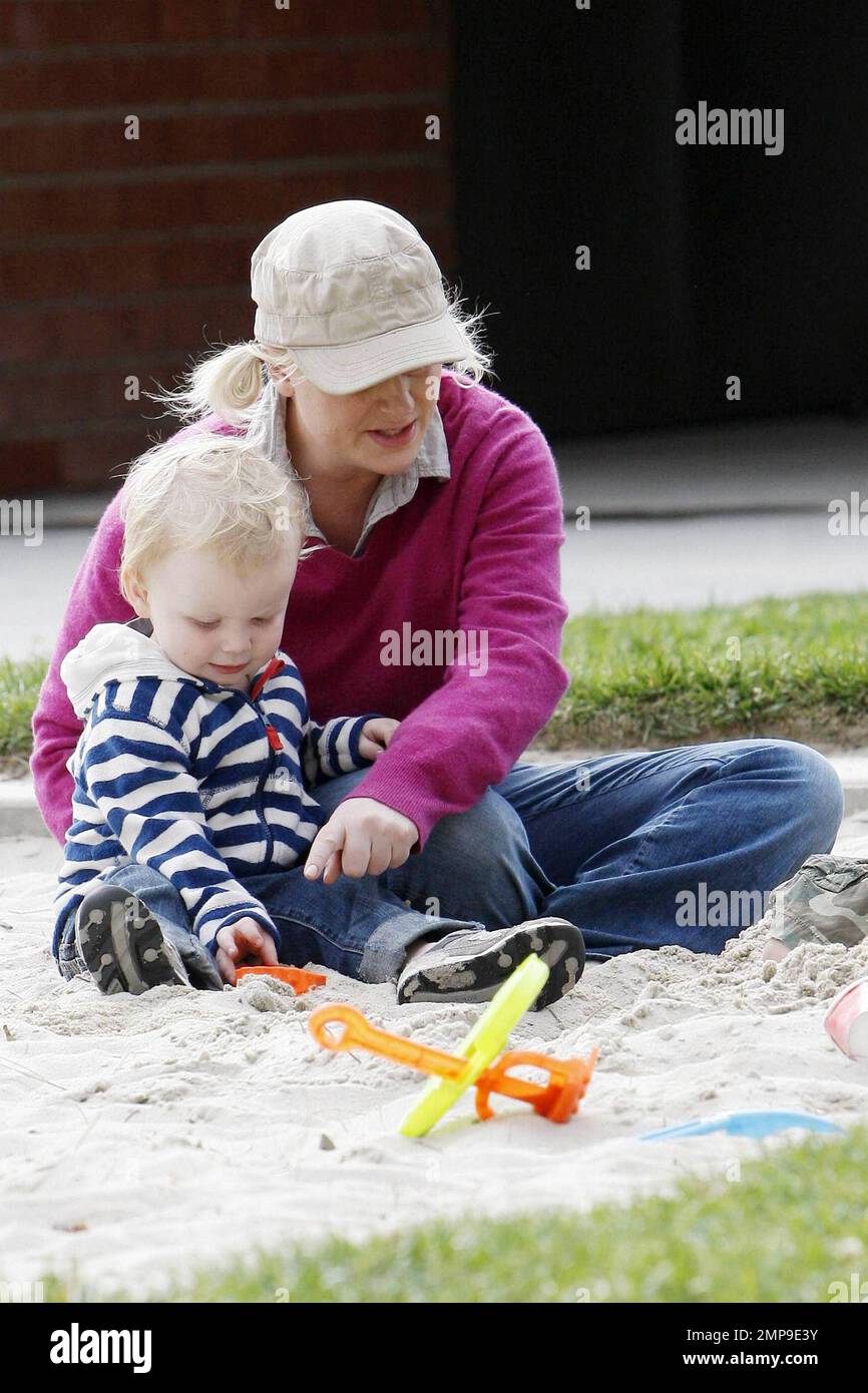 Amy poehler and abel arnett hi-res stock photography and images - Alamy