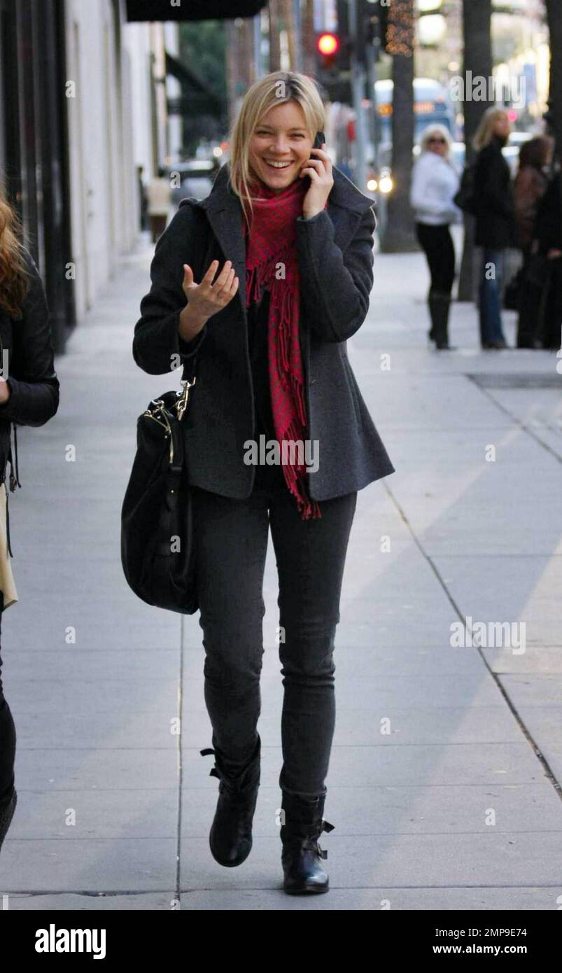 EXCLUSIVE!! Actress Amy Smart bundles up in a grey coat and red scarf ...