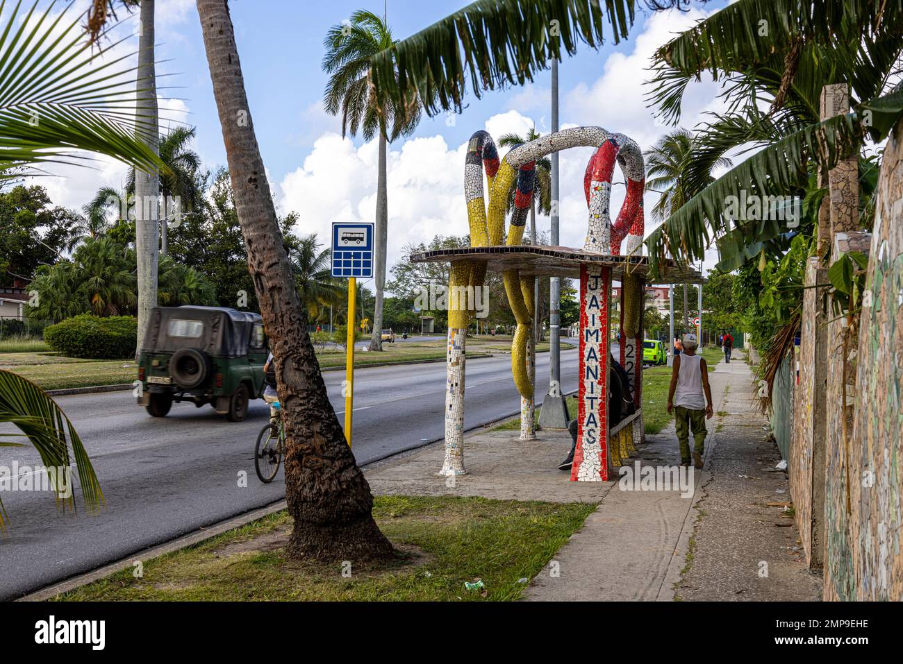 Cuba bus stop art hi-res stock photography and images - Alamy