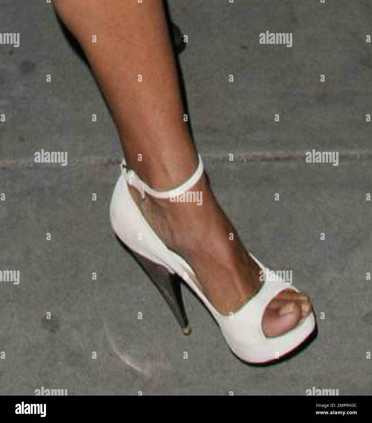 Exclusive!! Actress Pamela Anderson still looks every bit the blonde ...