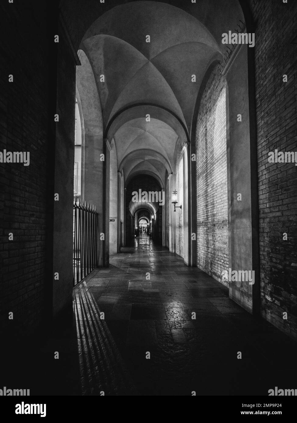 Arcade corridor Black and White Stock Photos & Images - Alamy