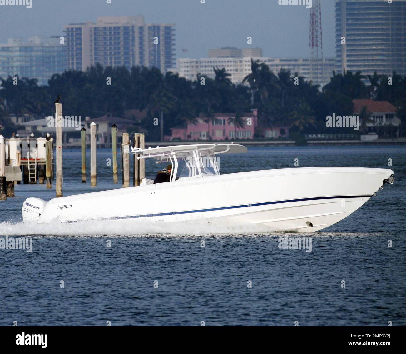 EXCLUSIVE!! Anna Kournikova and Enrique Iglesias bundle up against the ...