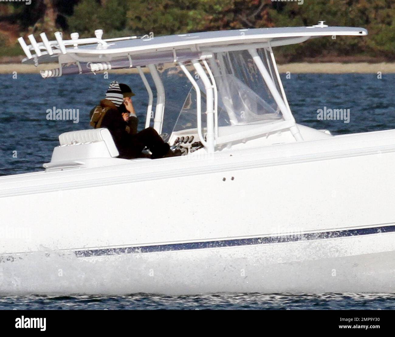 EXCLUSIVE!! Anna Kournikova and Enrique Iglesias bundle up against the ...