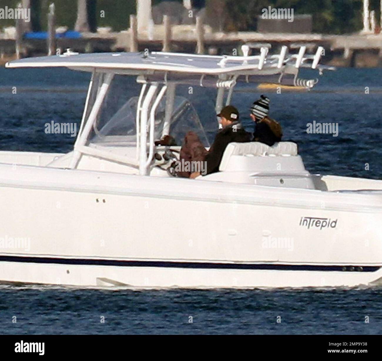 EXCLUSIVE!! Anna Kournikova and Enrique Iglesias bundle up against the ...