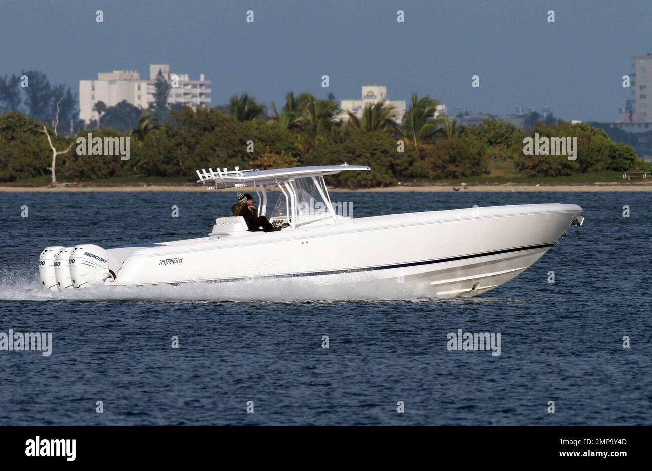 EXCLUSIVE!! Anna Kournikova and Enrique Iglesias bundle up against the ...