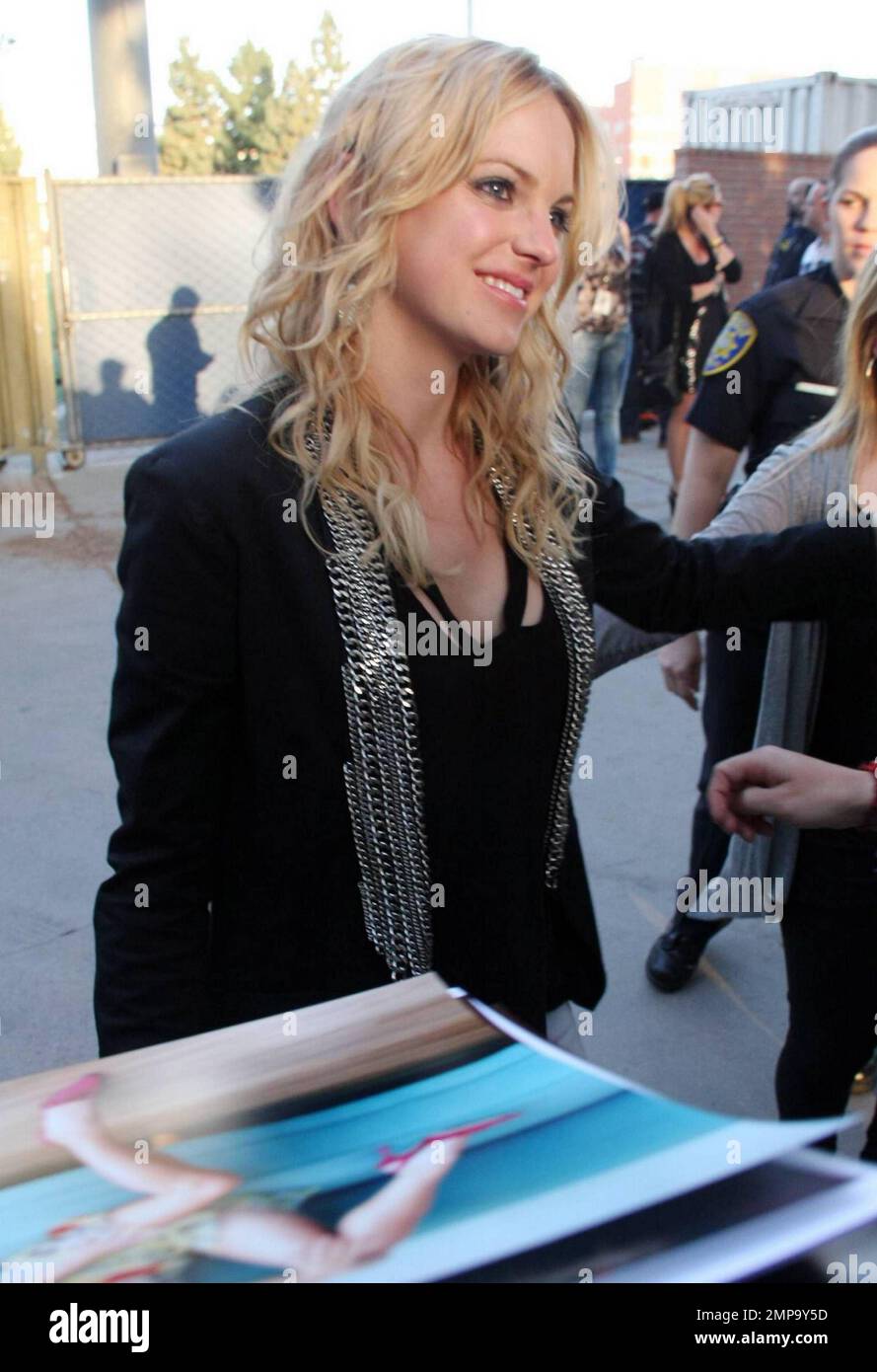 EXCLUSIVE!! Anna Faris signs autographs at the Kids Choice Awards in ...