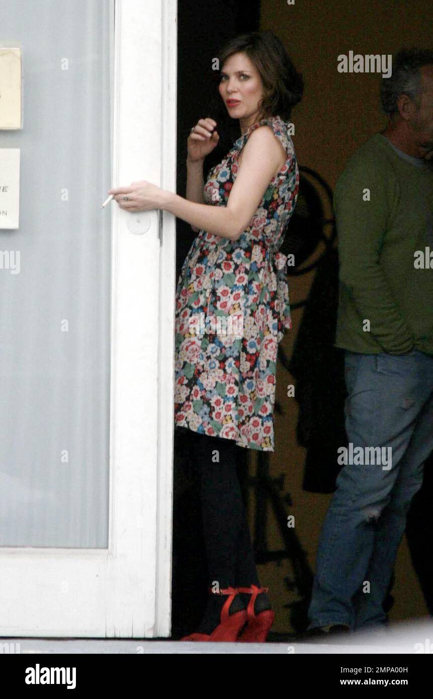 Exclusive!! British actress, Anna Friel, got picture perfect for a ...