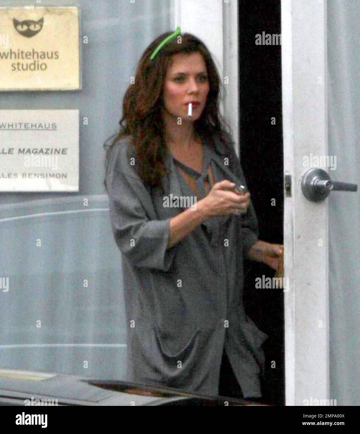 Exclusive!! British actress, Anna Friel, got picture perfect for a ...