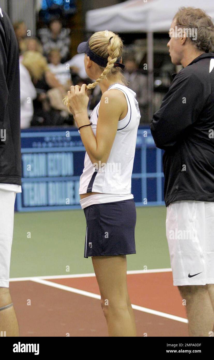 Anna Kournikova shows signs of a belly compared to photos taken of her ...
