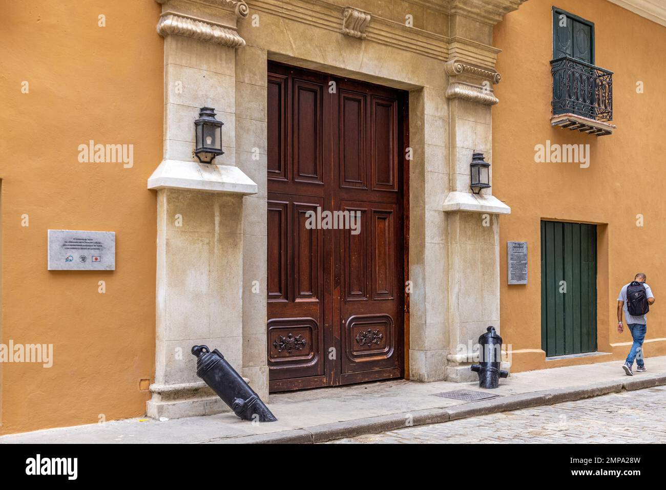 Old gateway Palace of the Marquis of Arcos, Mercaderes, Old Havana ...