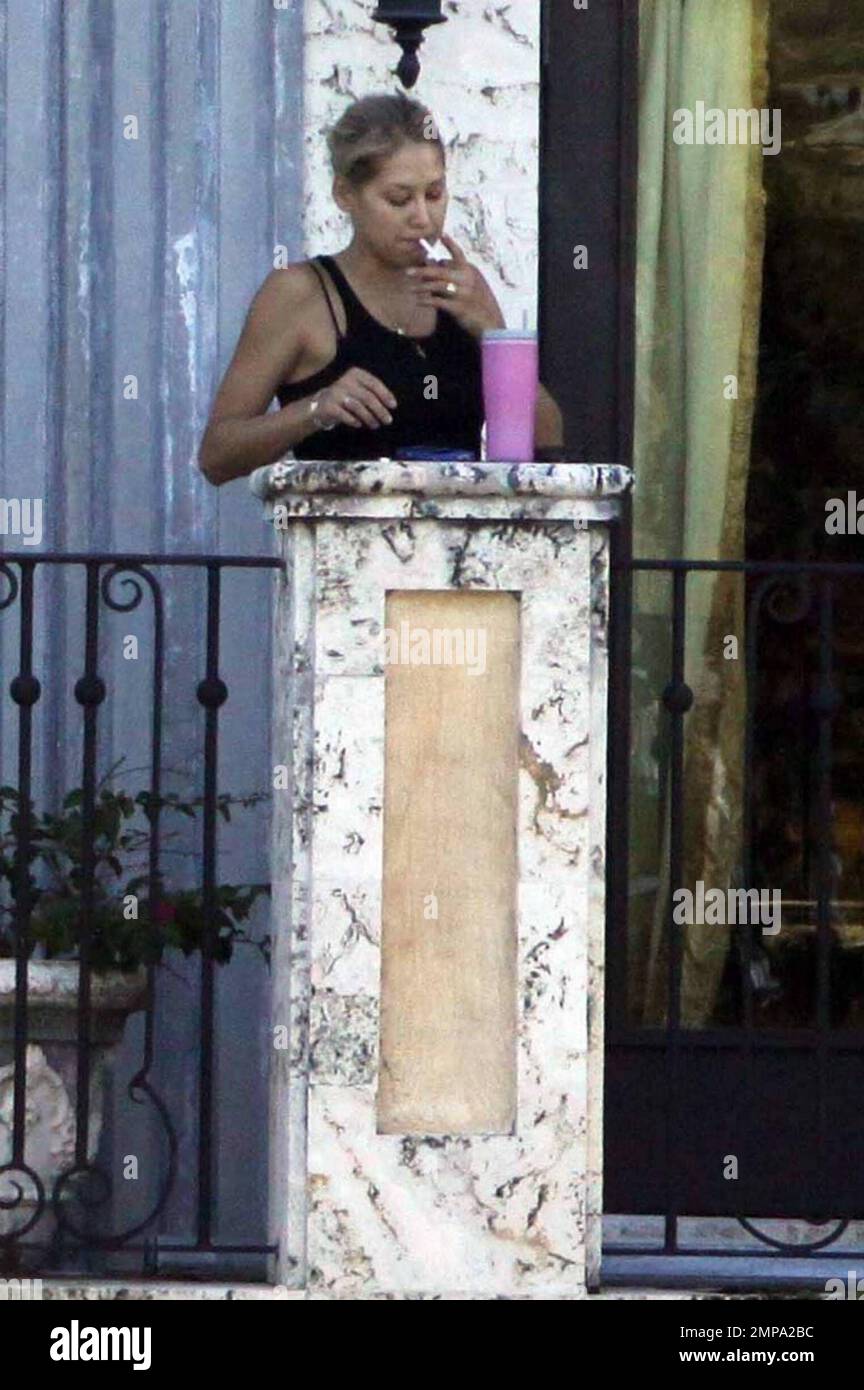 EXCLUSIVE!! Despite recent rumors of pregnancy, Anna Kournikova was ...