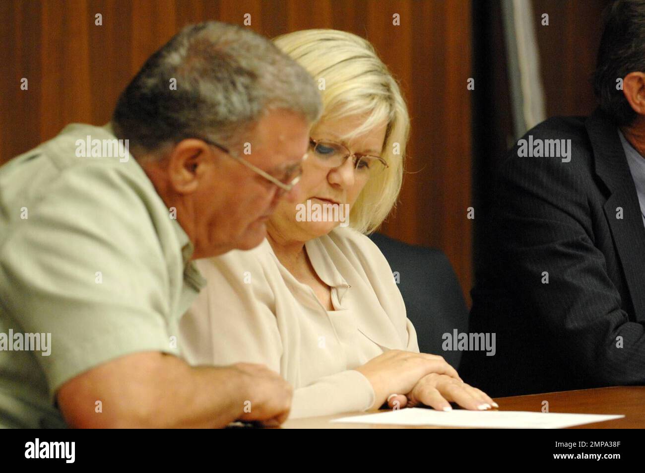 Anna Nicole Smith's mother Virgie Arthur smiles in court on the day her ...