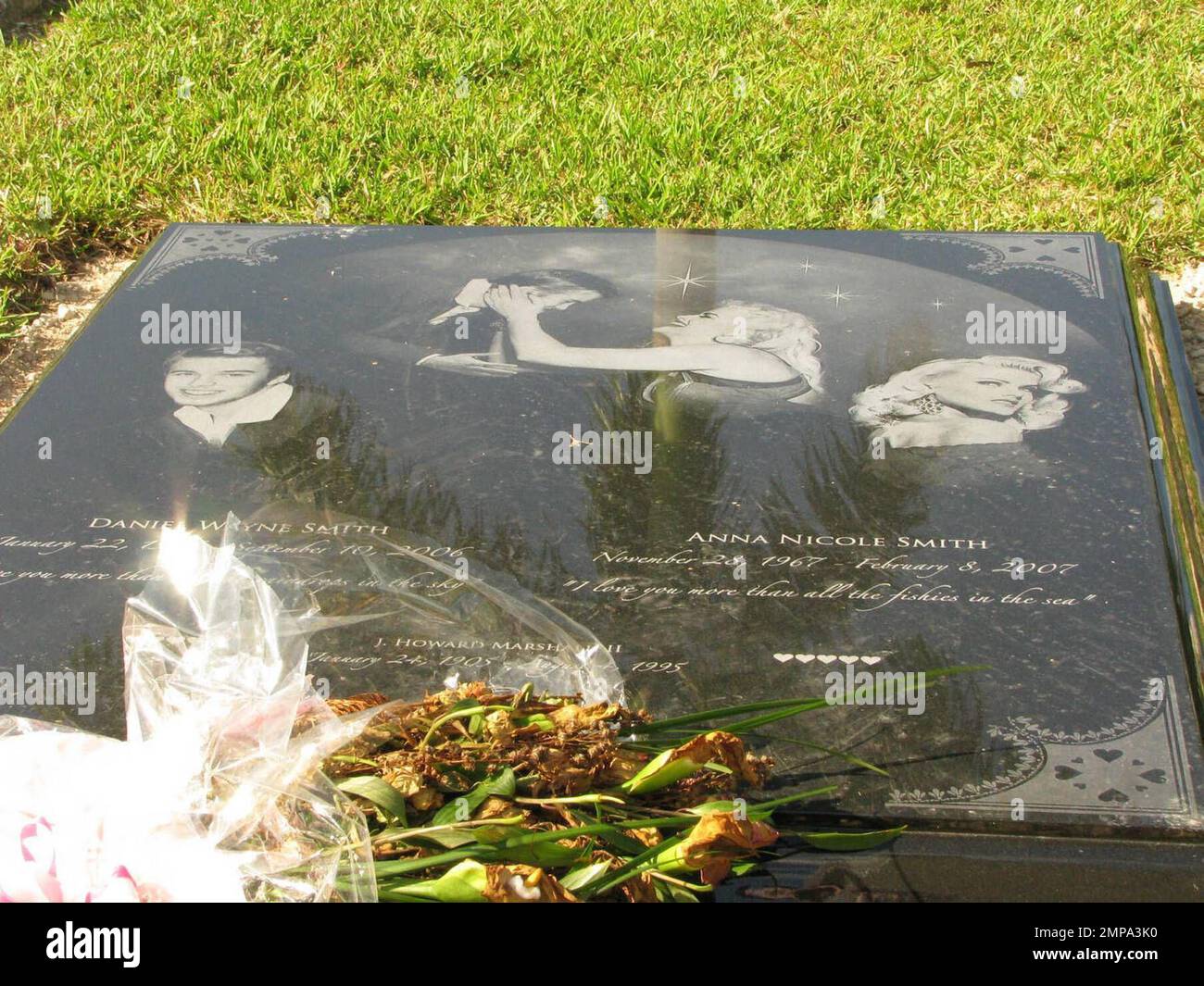 Larry Birkhead commissioned a 6-foot x 5-foot black granite gravestone ...