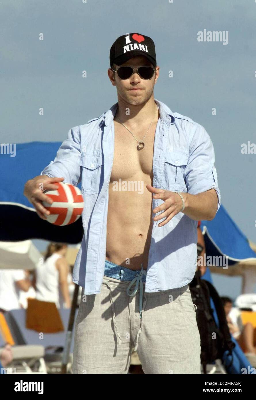 Kellan Lutz Shirtless