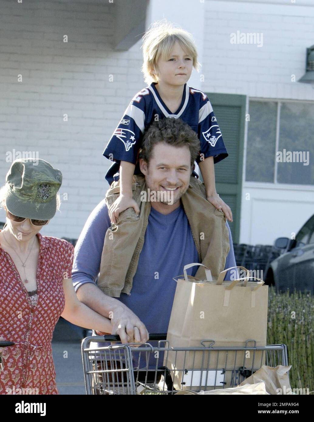 Anne Heche looks every bit part of a happy family as she shops for ...