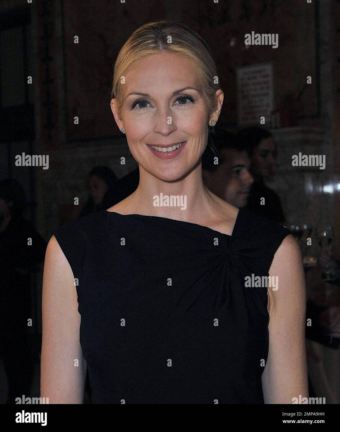 Kelly Rutherford arrives at the Anne Taylor Spring/Summer 2010 ...