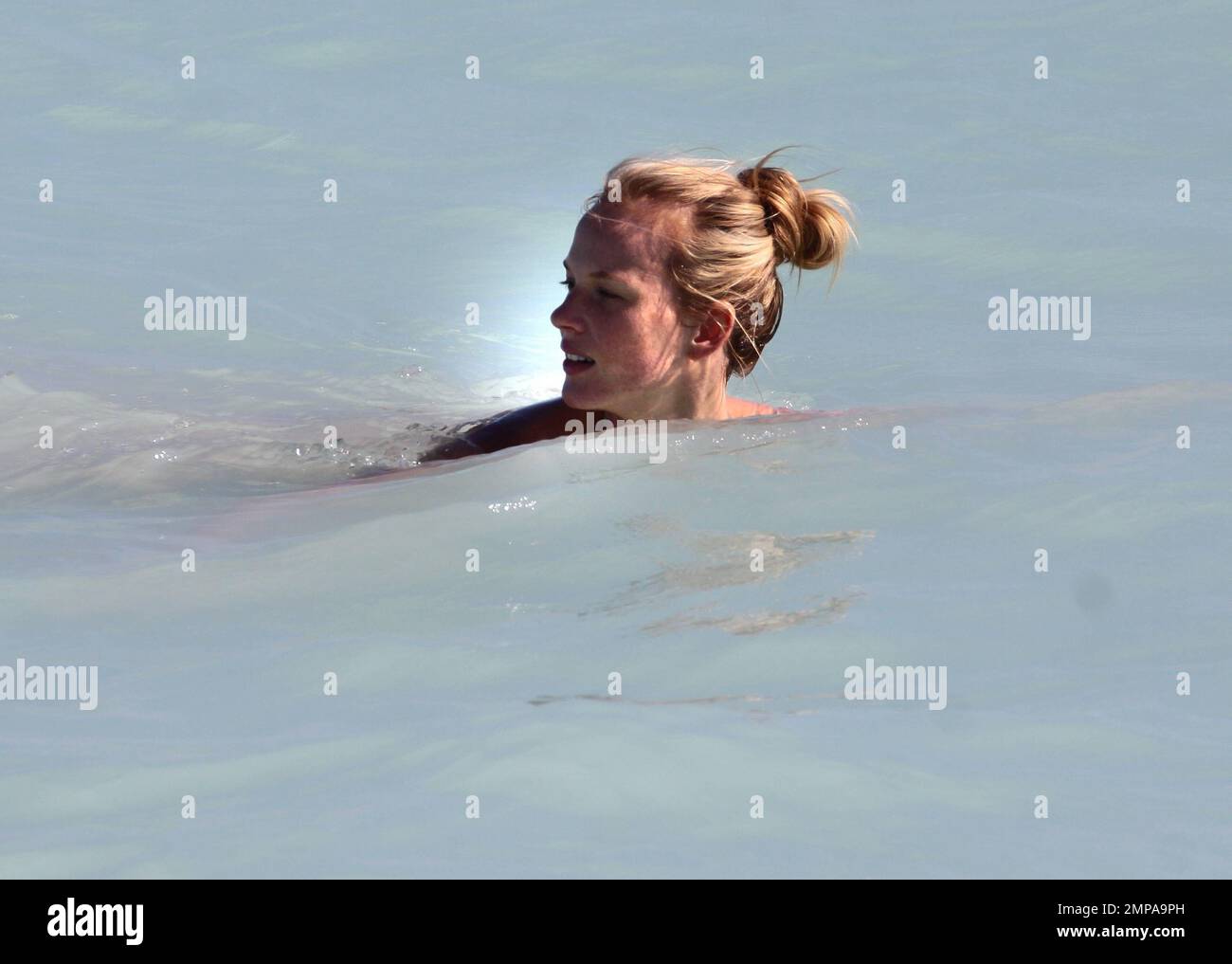 Supermodel Anne 'V' Vyalitsyna took a dip in the ocean in a rainbow tie ...