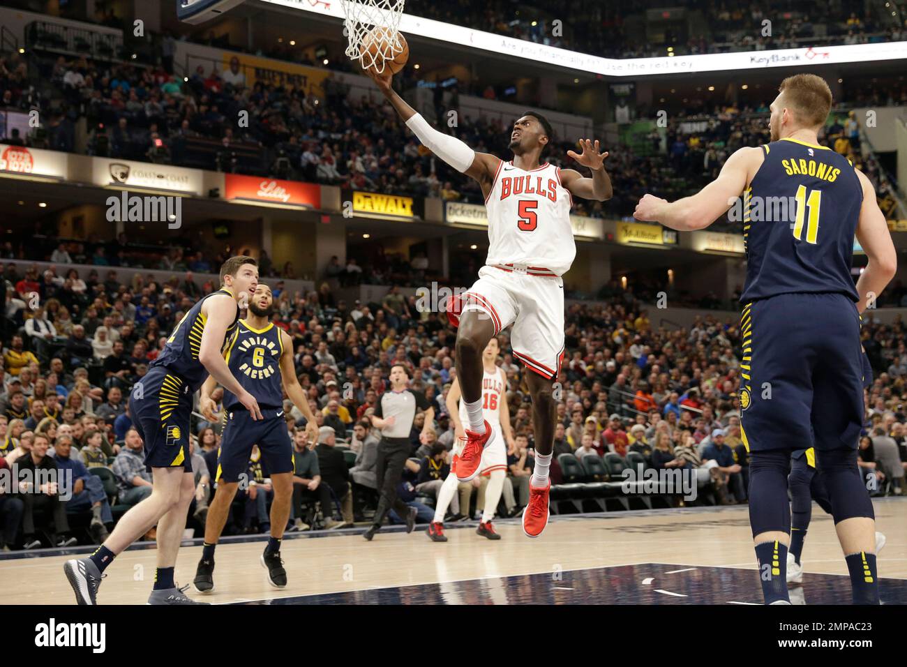 Chicago Bulls forward Bobby Portis (5) shoots in front of Indiana ...