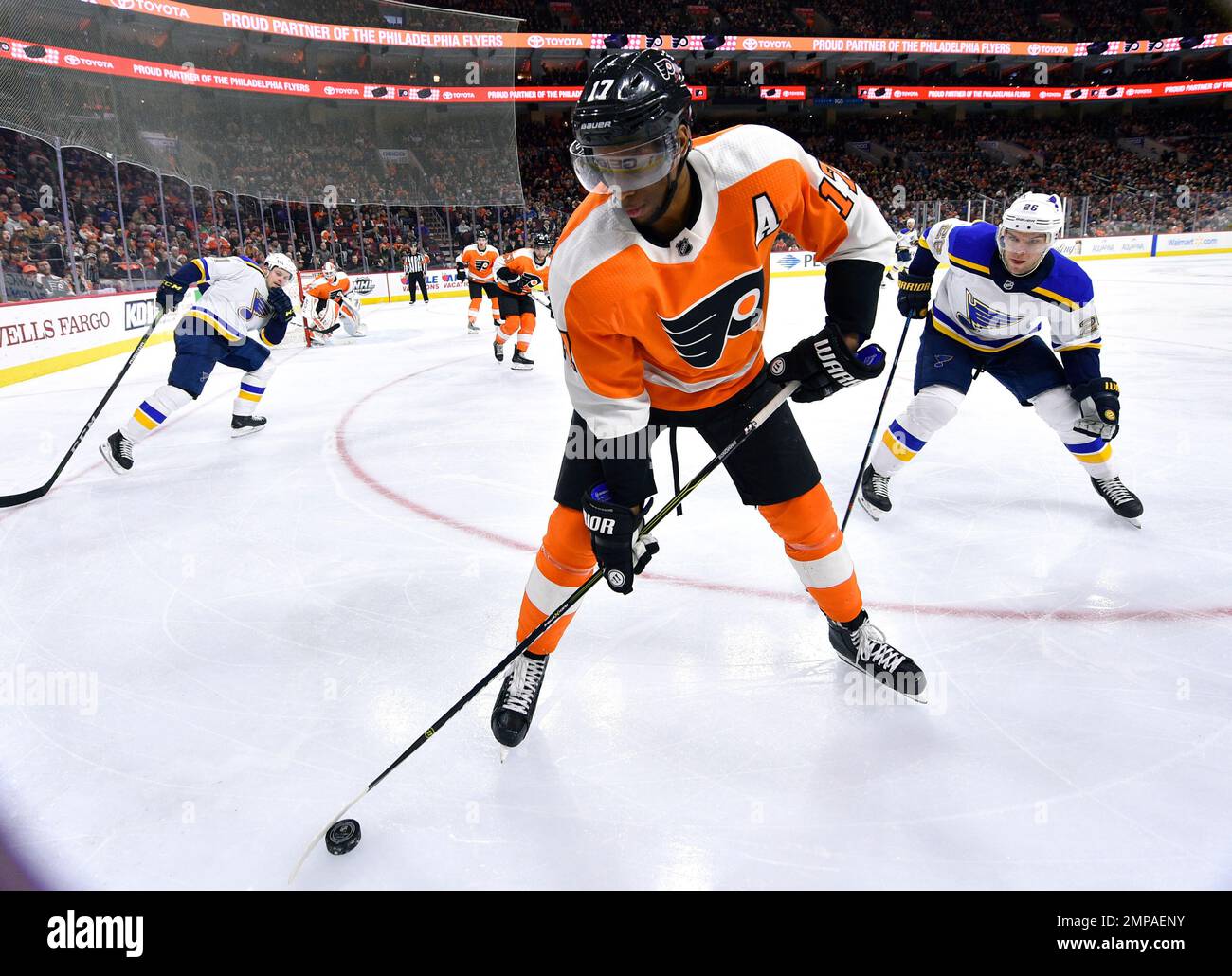 Philadelphia Flyers' Wayne Simmonds plays the puck in the corner during ...