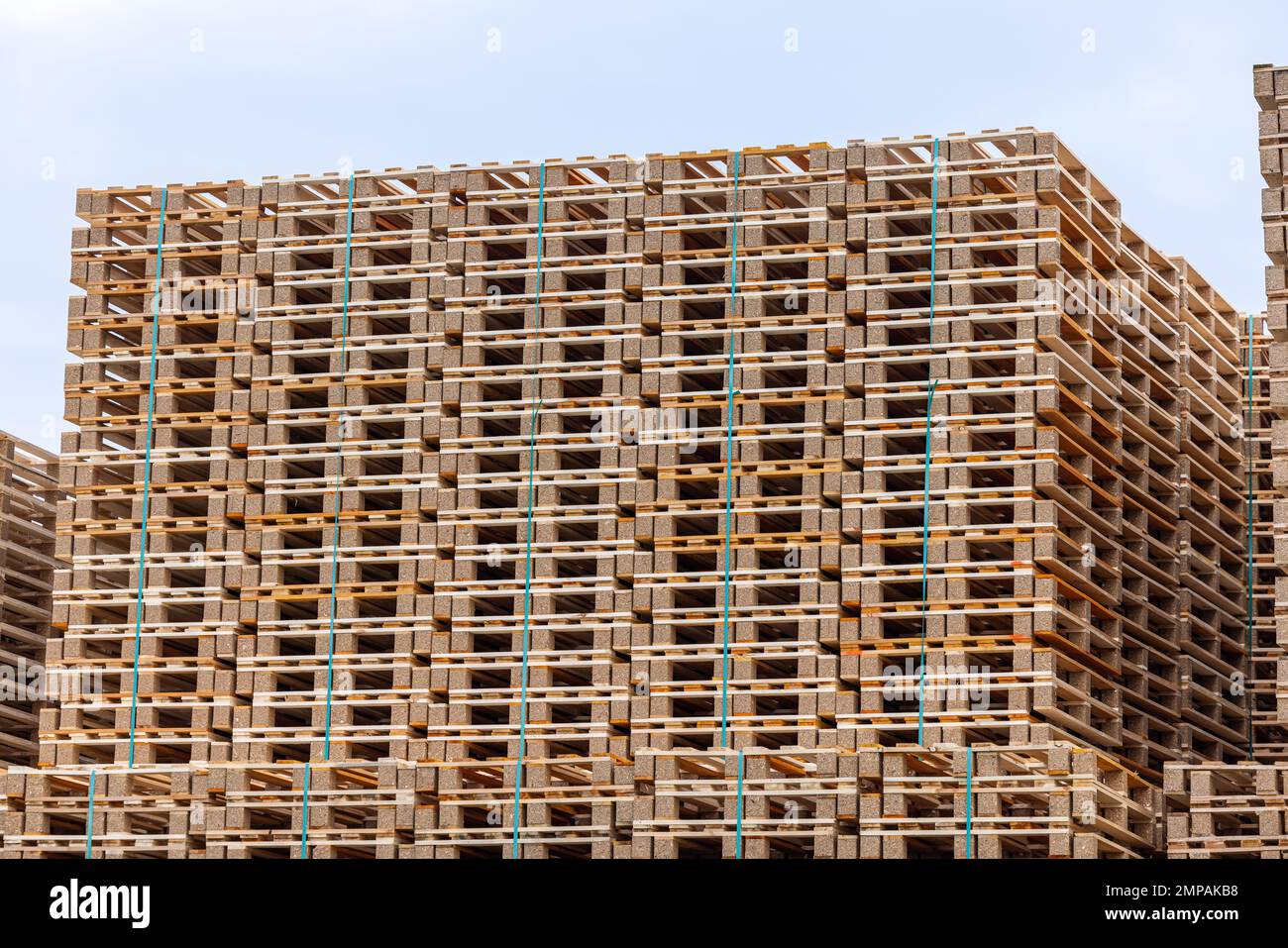 A massive stack of wooden pallets Stock Photo - Alamy