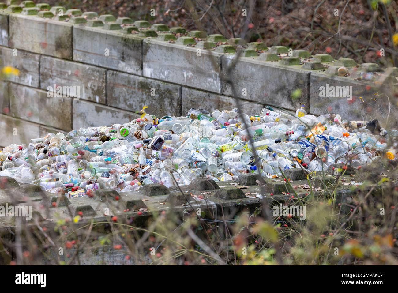 A pile of old used plastic bottles Stock Photo - Alamy