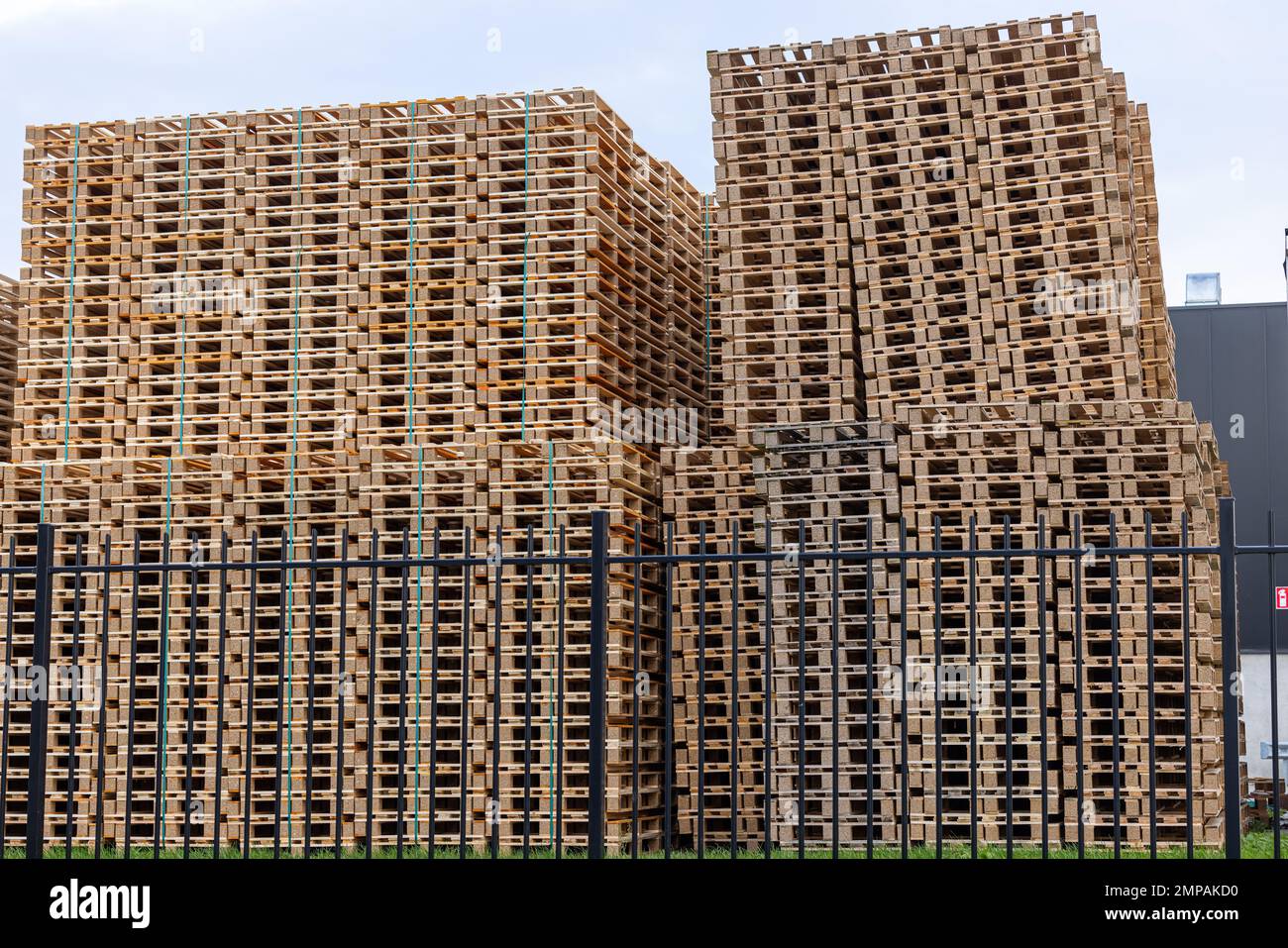 A huge stack of wooden pallets Stock Photo - Alamy