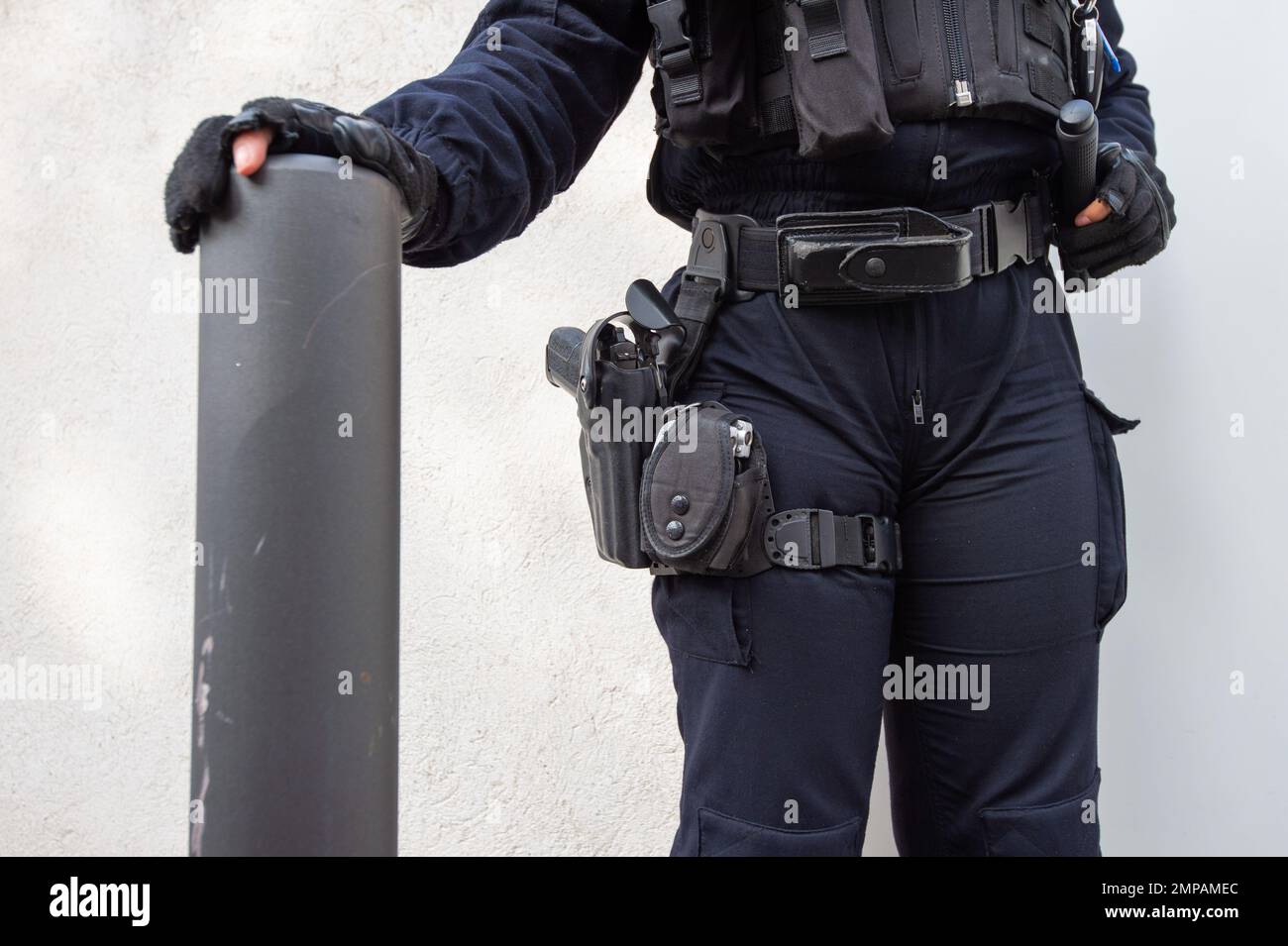 Close-up of a policewoman on patrol with a bulletproof vest, handcuffs ...