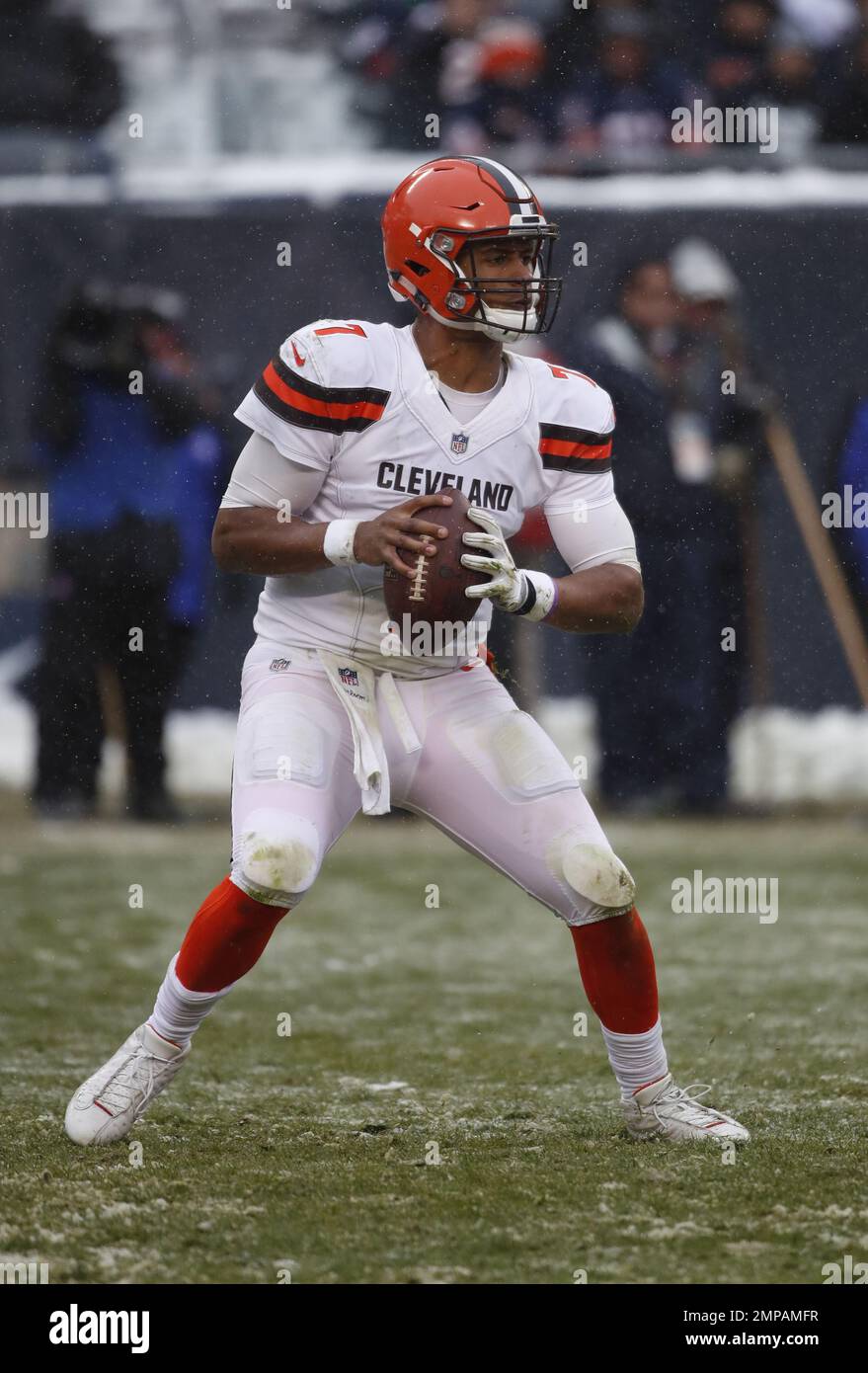 Cleveland Browns quarterback DeShone Kizer (7) looks to throw a pass ...