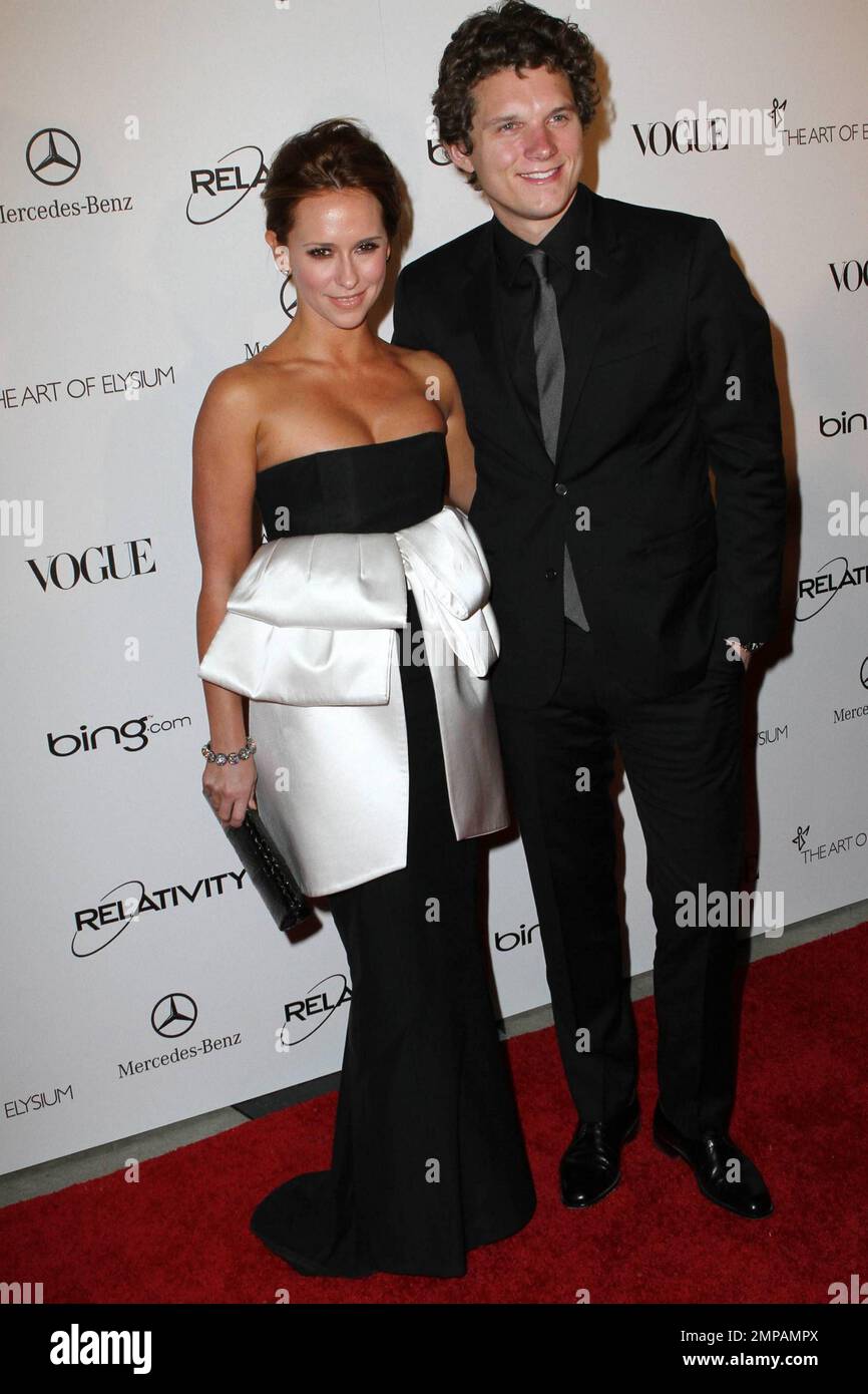 Jennifer Love Hewitt and boyfriend Alex Beh on the red carpet at the ...
