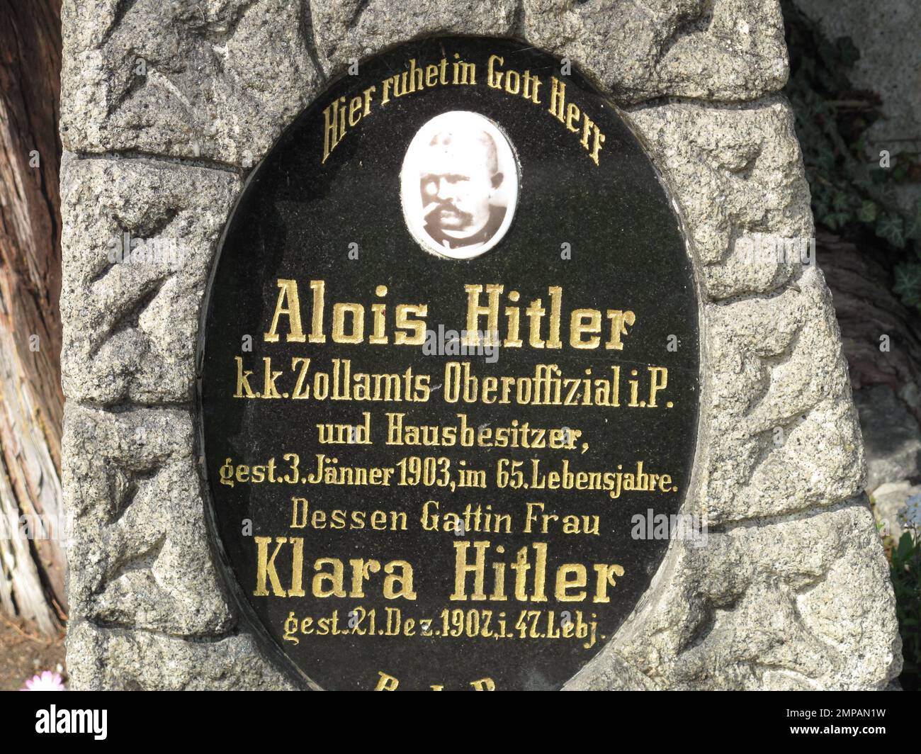 Adolf Hitler Grave