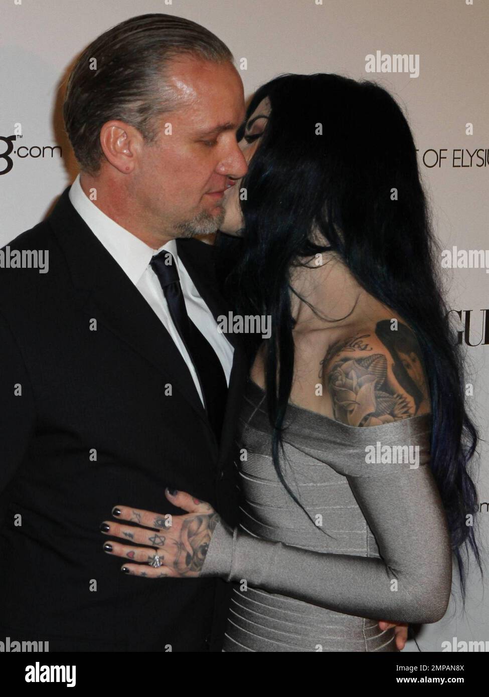 Jesse James, ex-husband of Sandra Bullock, is openly affectionate with ...