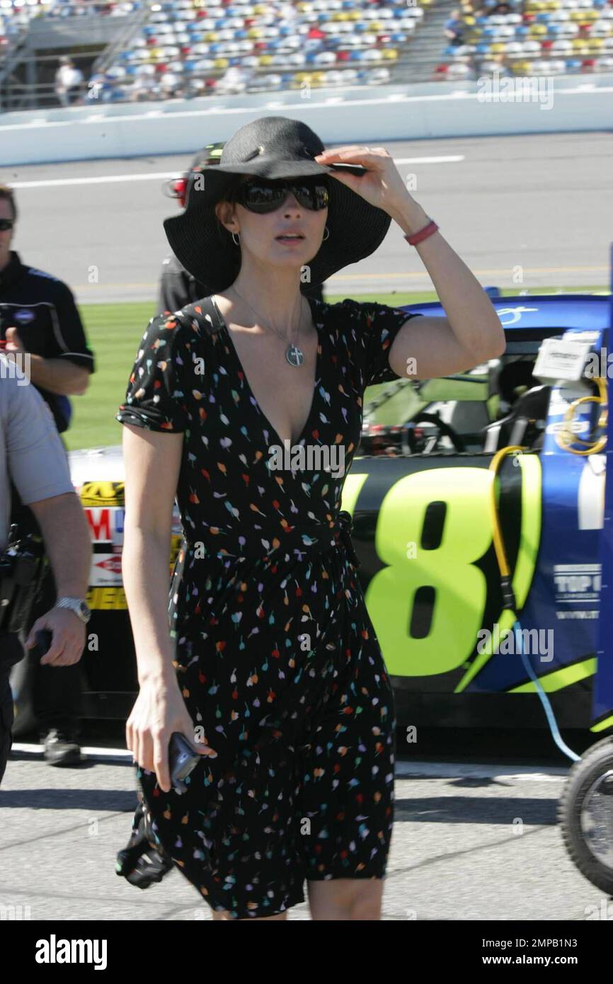 Actress Ashley Judd hid from the Florida sun under a floppy hat as she ...
