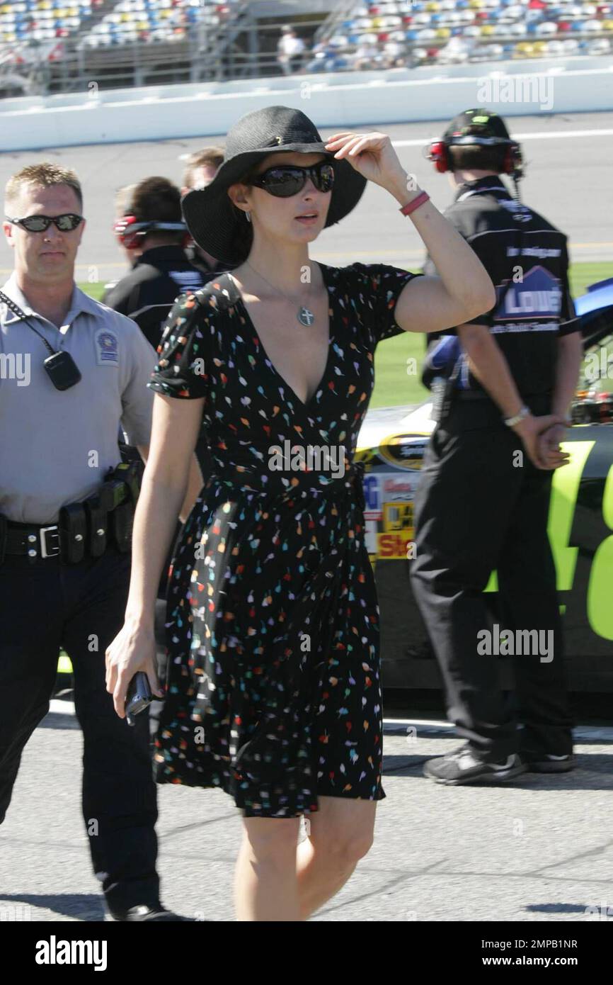 Actress Ashley Judd hid from the Florida sun under a floppy hat as she ...