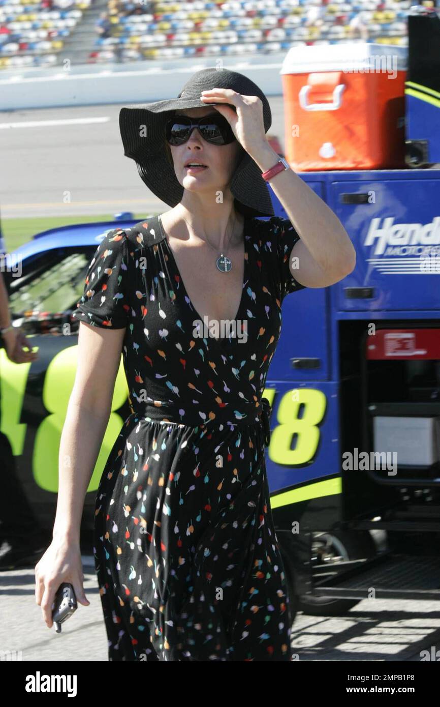 Actress Ashley Judd hid from the Florida sun under a floppy hat as she ...