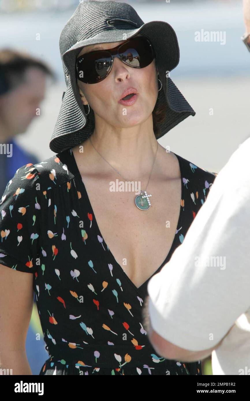 Actress Ashley Judd hid from the Florida sun under a floppy hat as she ...