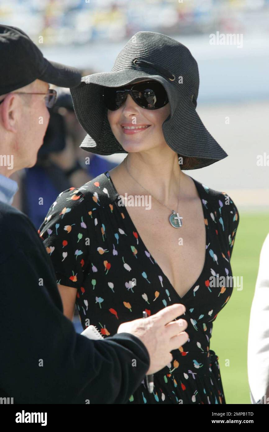 Actress Ashley Judd hid from the Florida sun under a floppy hat as she ...