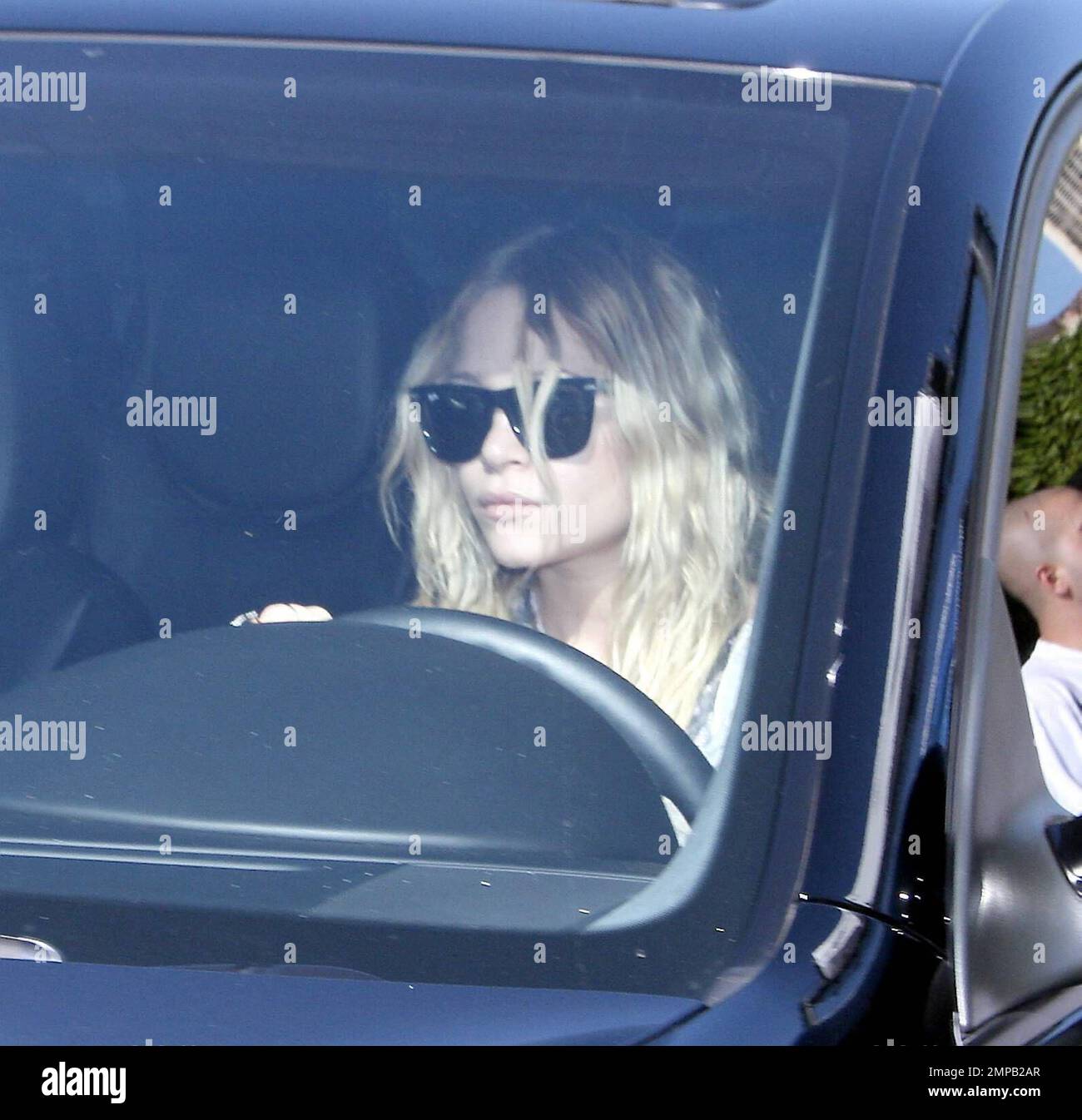 Ashley Olsen shops at the boutique store Tracey Ross wearing lots of ...