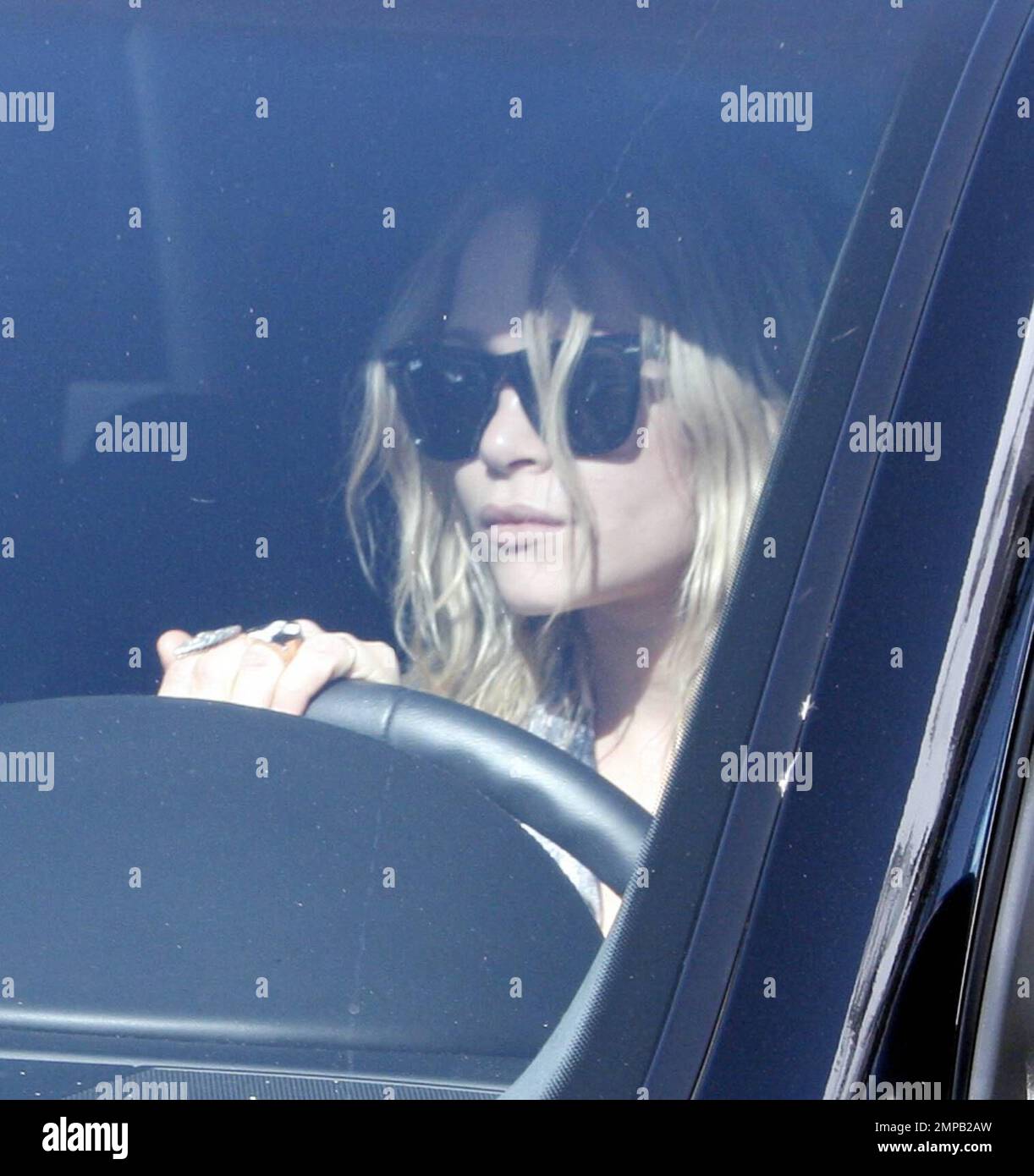 Ashley Olsen shops at the boutique store Tracey Ross wearing lots of ...