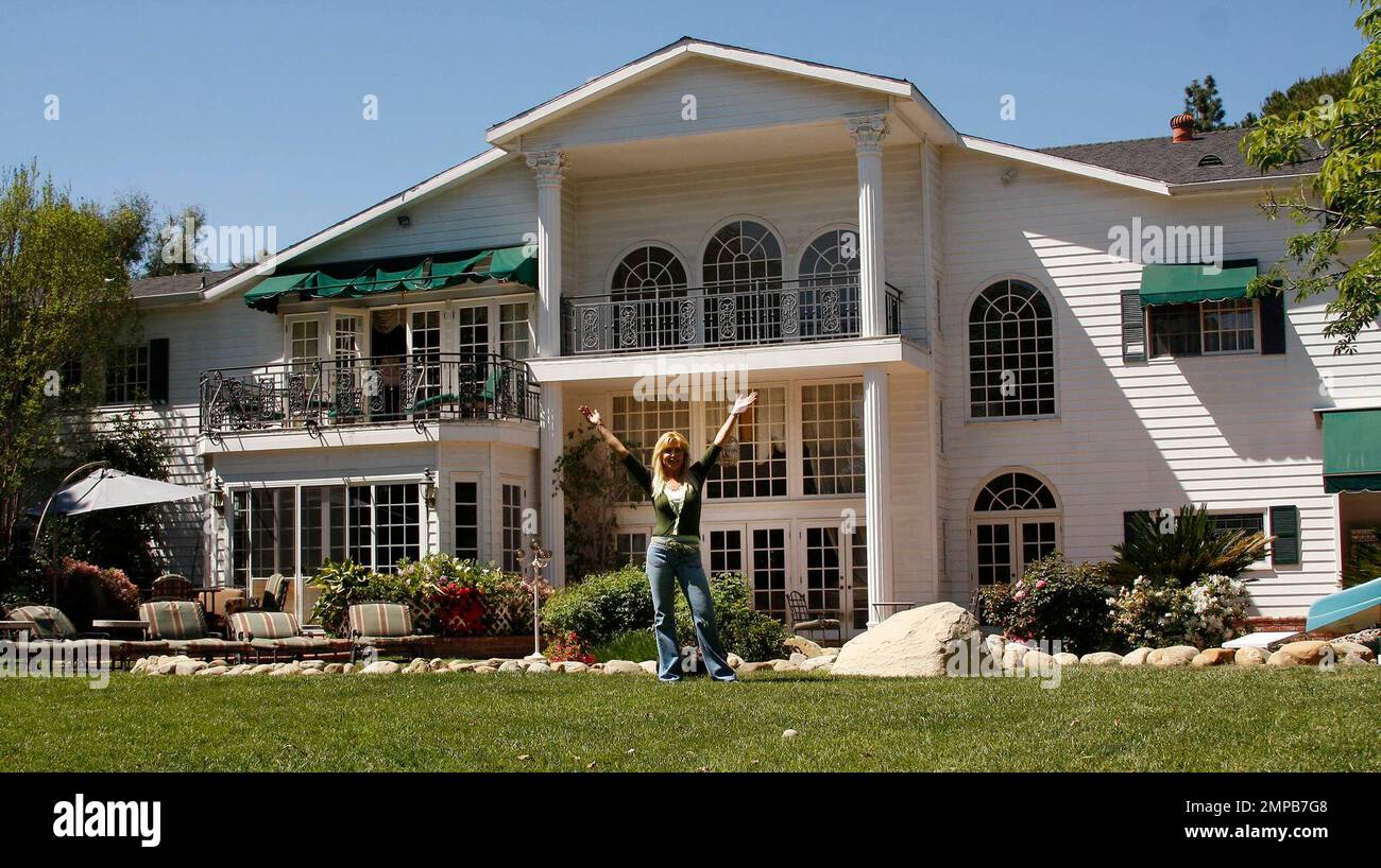 Pamela bach baywatch hi-res stock photography and images - Alamy