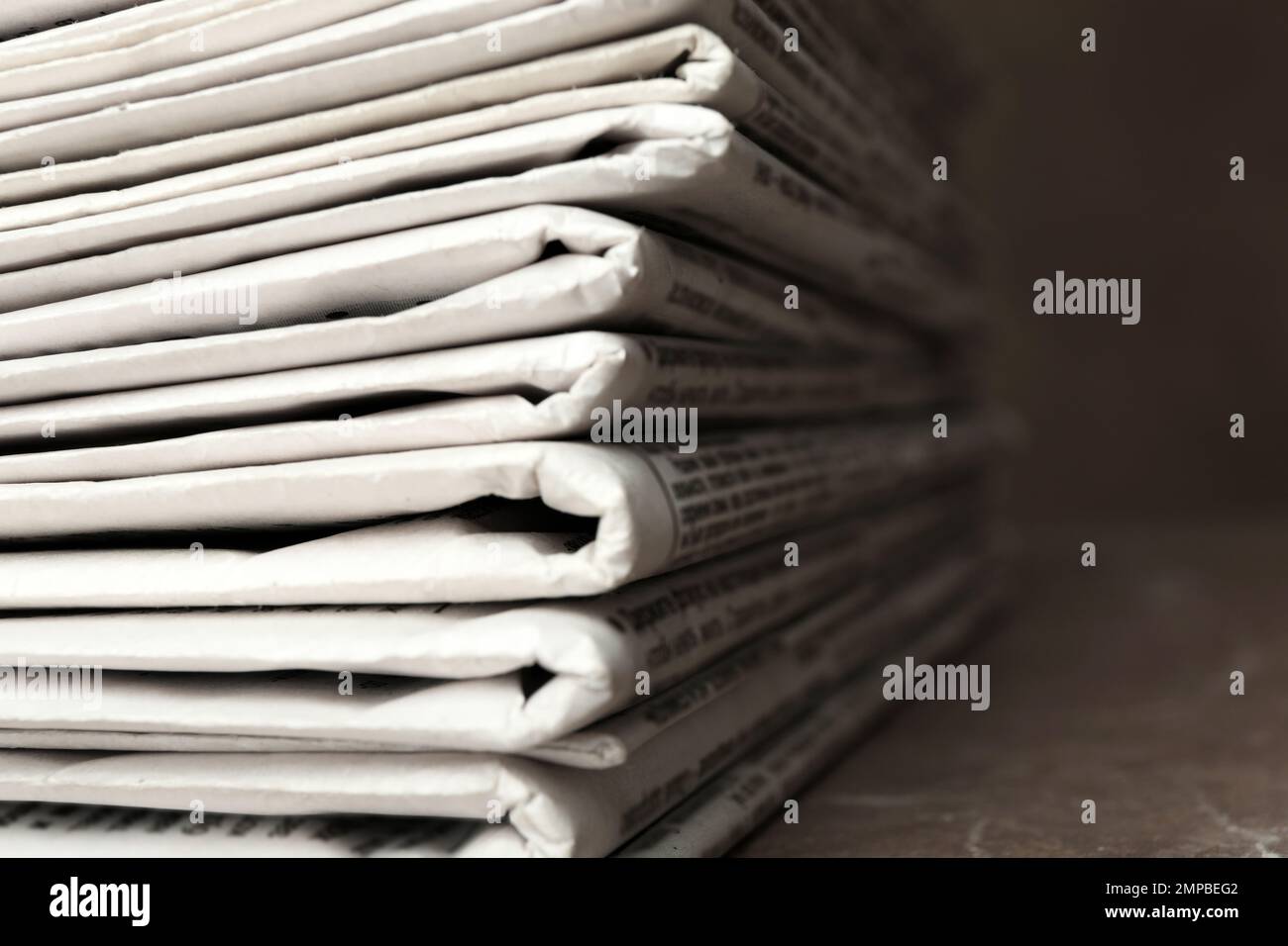 Newspapers on table hi-res stock photography and images - Alamy