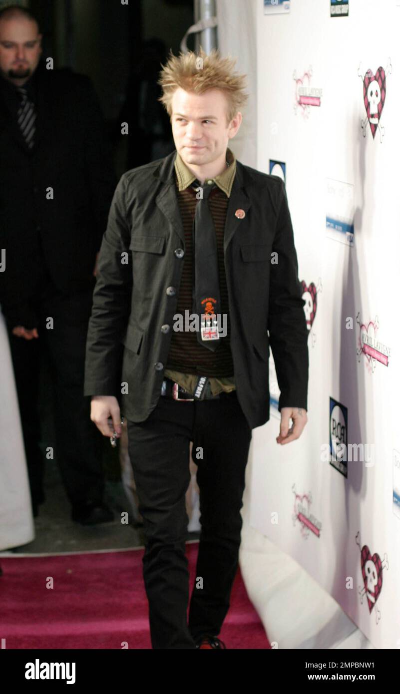 Multi-platinum singer-songwriter Avril Lavigne hosts her album release ...