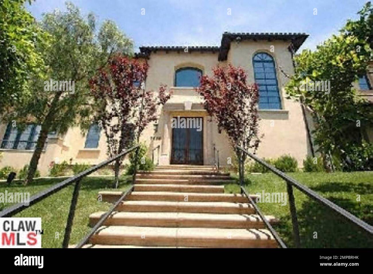 Exclusive!! This is the home that newly weds Canadian Punk Pop Princess ...