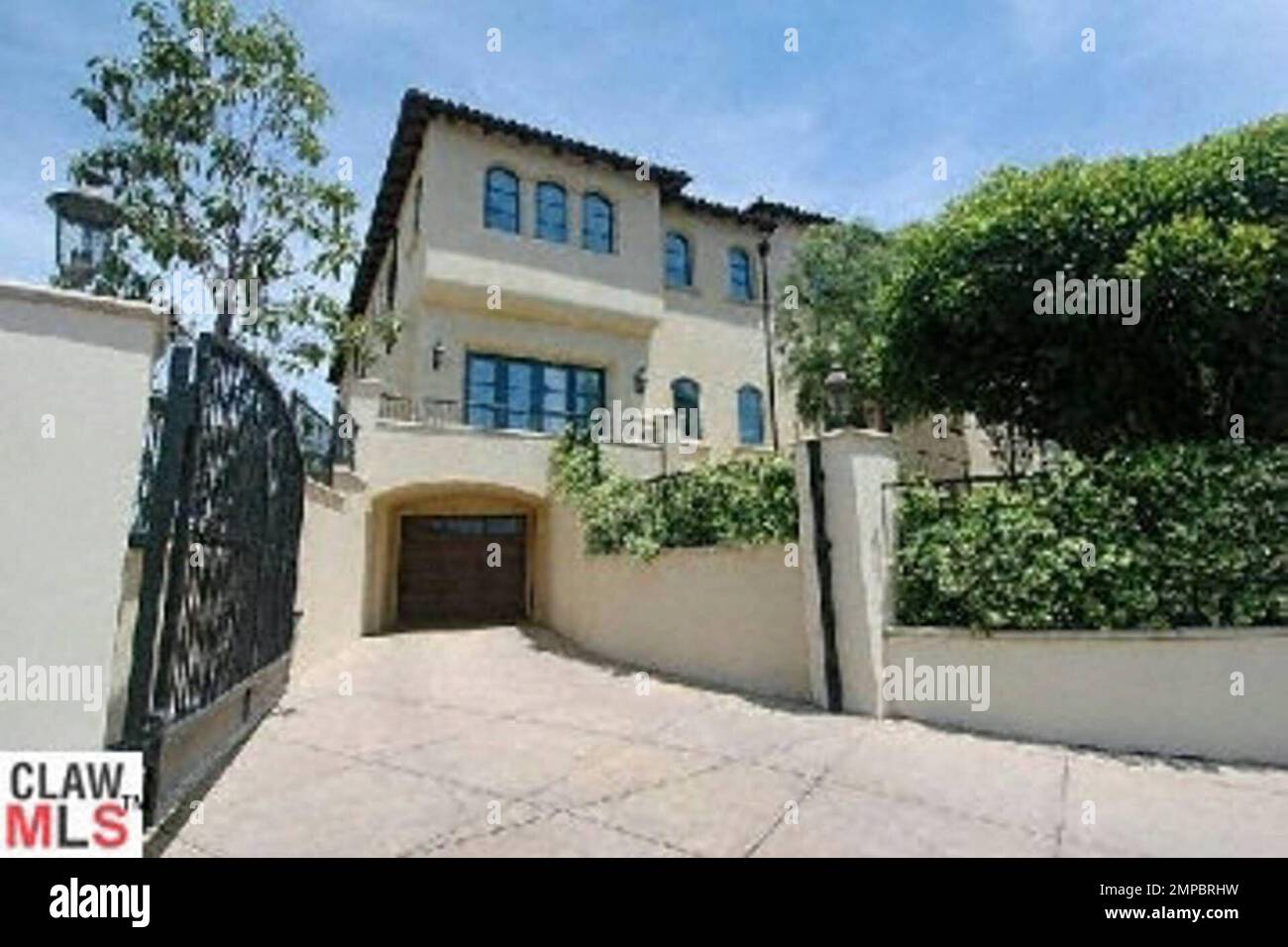 Exclusive!! This is the home that newly weds Canadian Punk Pop Princess ...