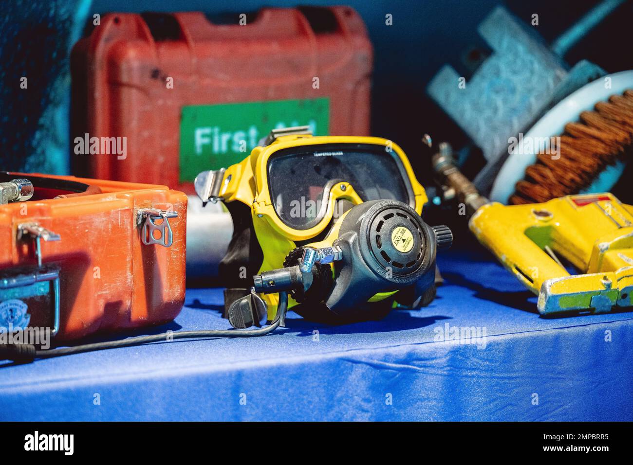 Vintage scuba hi-res stock photography and images - Alamy