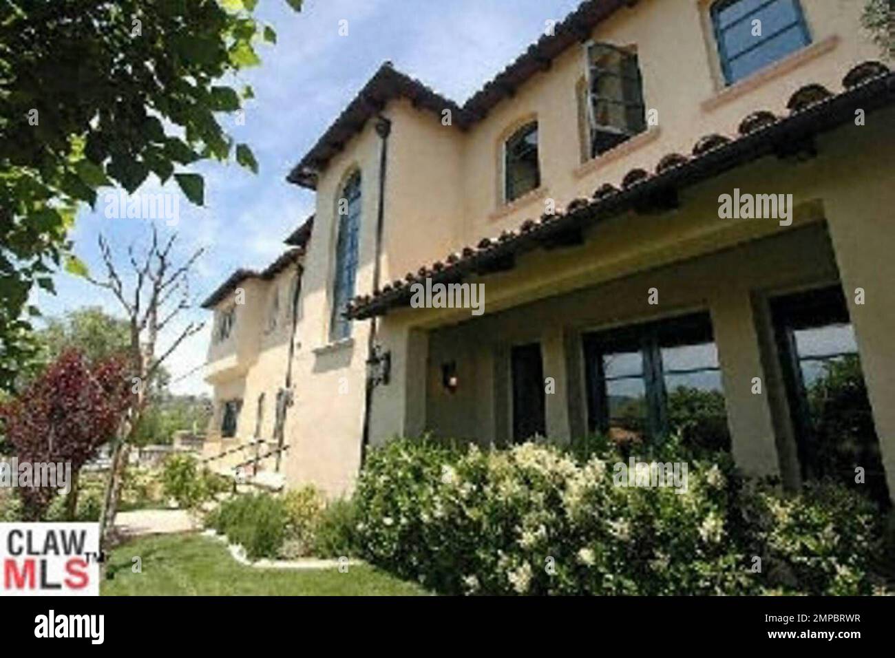 Exclusive!! This is the home that newly weds Canadian Punk Pop Princess ...