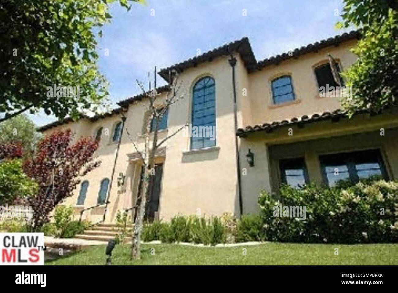 Exclusive!! This is the home that newly weds Canadian Punk Pop Princess ...