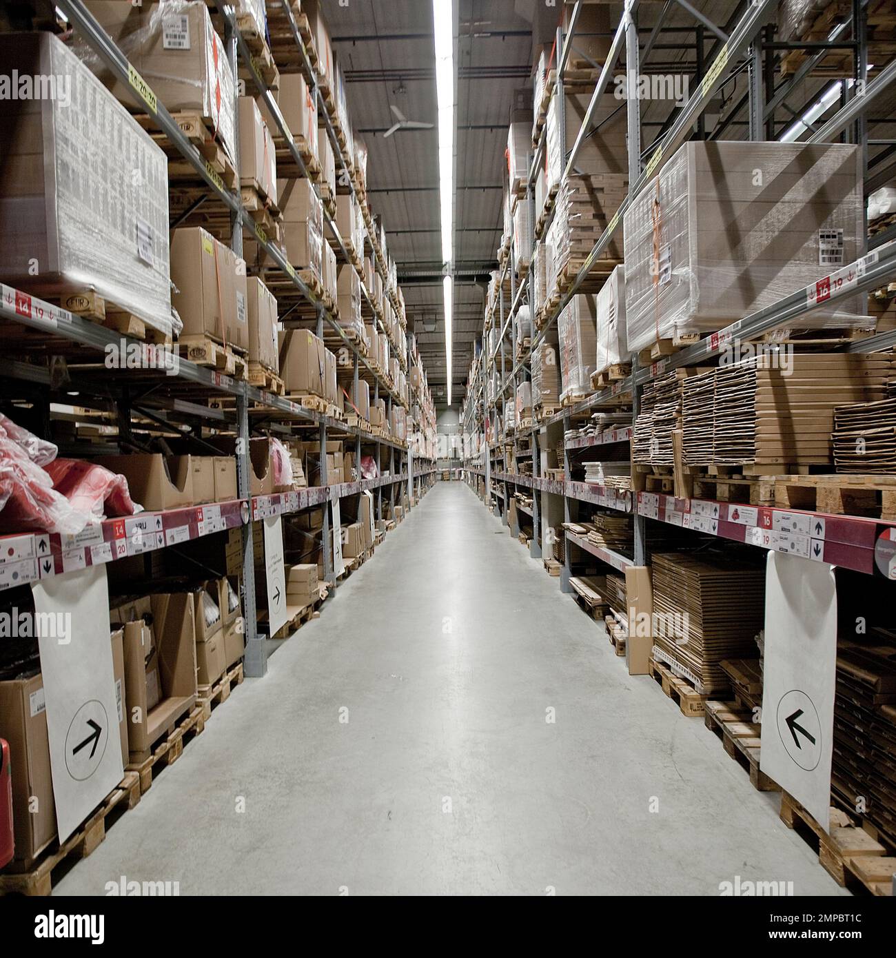 Huge distribution warehouse with high shelves Stock Photo - Alamy